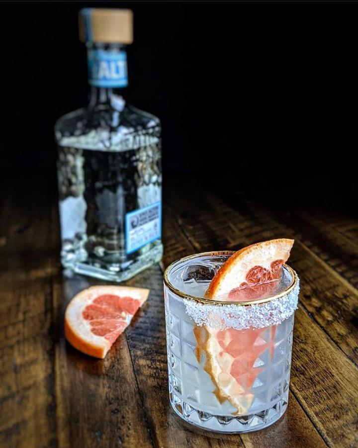 Gold Rim Knurled Rocks Glass, 12oz | Collins & Coupe